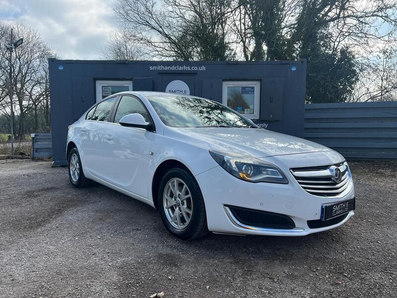 Used VAUXHALL INSIGNIA 2014 White in Andover, Hampshire | Smith and Clarks